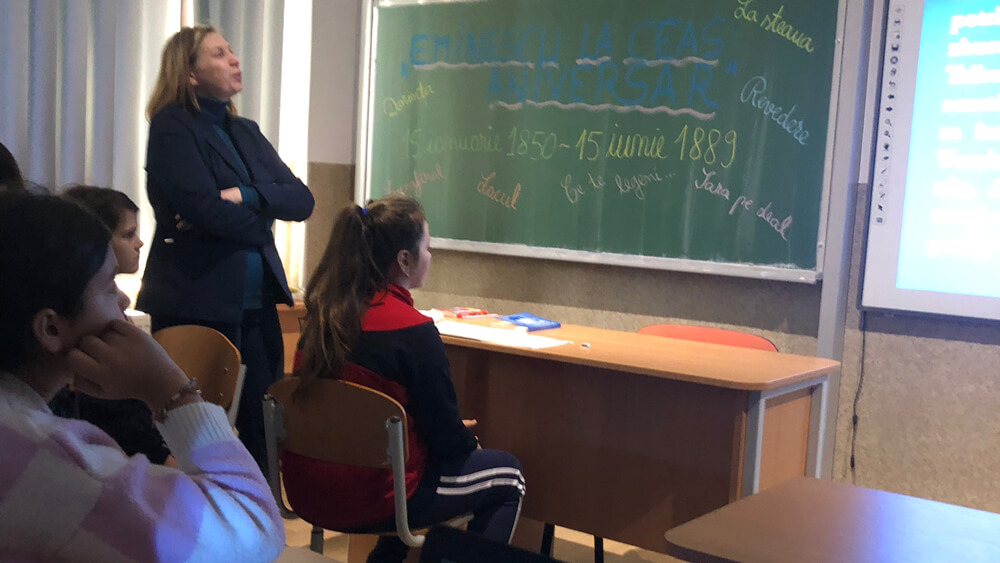 Eminescu la ceas aniversar | Școala Gimnazială Buza, Cluj