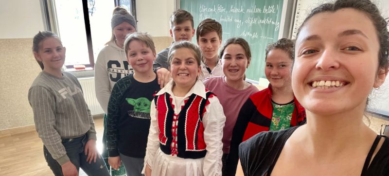 Frumusețea dansului popular maghiar | Școala Gimnazială Buza, Cluj